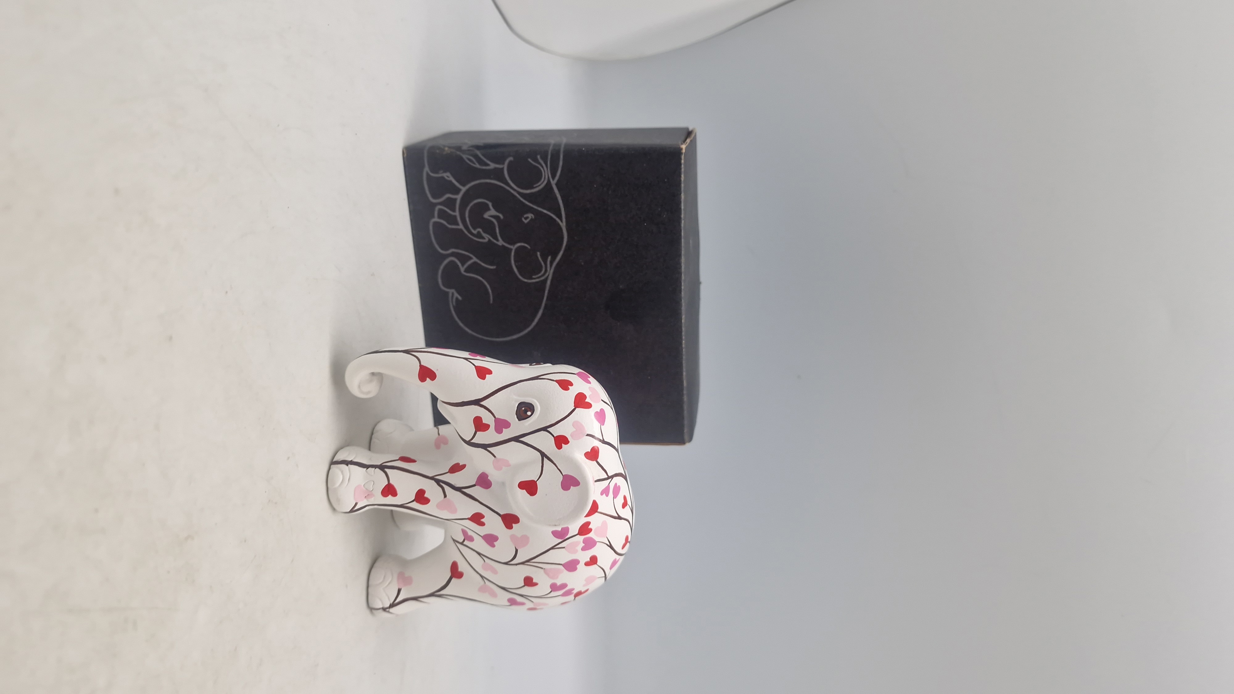 Elephant Parade – Pink tree of love | Auktion